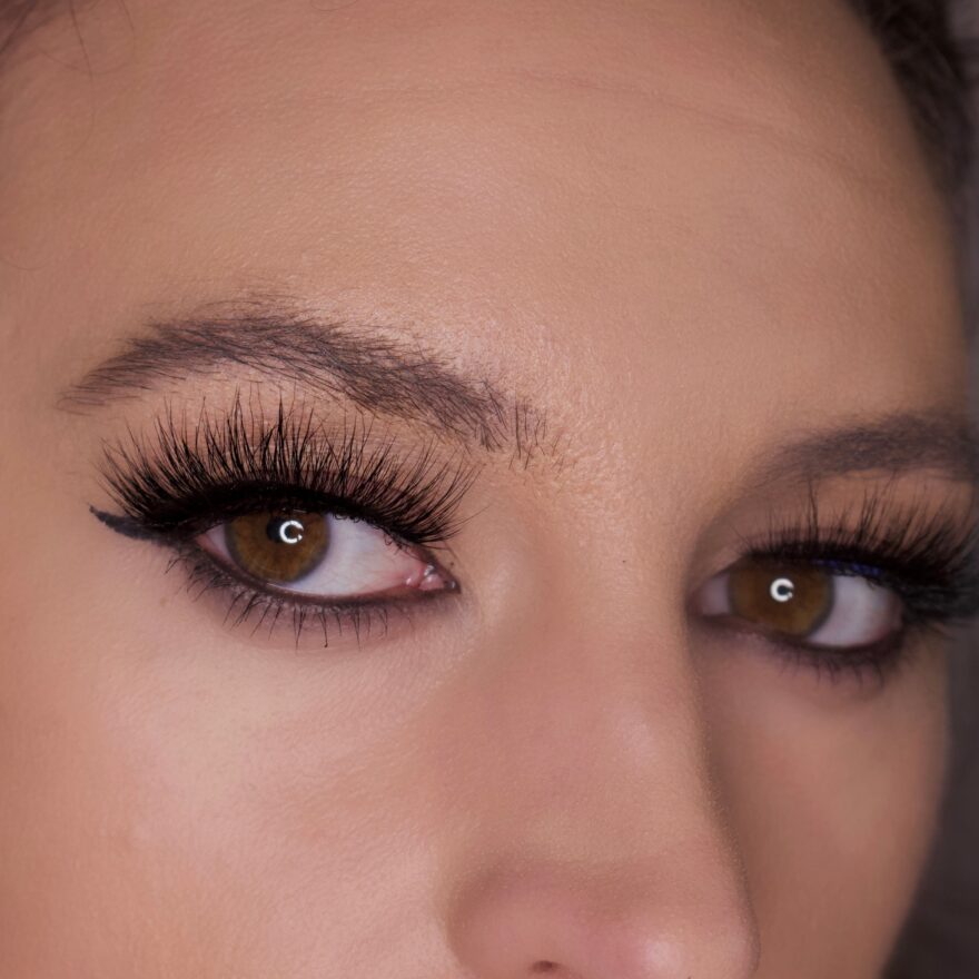 How to Apply False Eyelashes