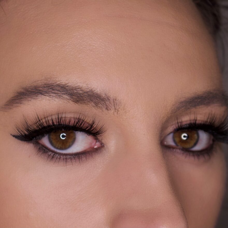 How to Apply False Eyelashes